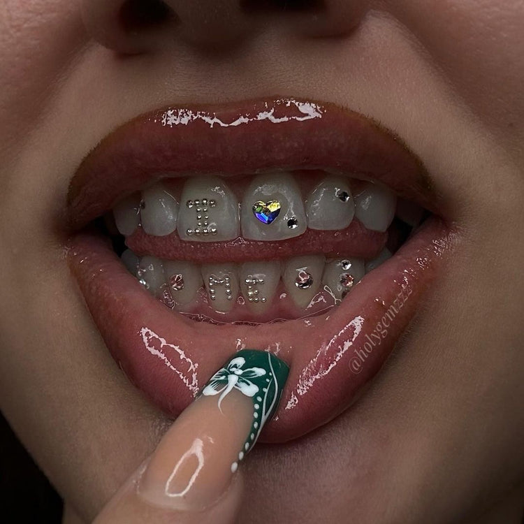 ¿Qué son las gemas dentales o tooth gems y cómo funcionan? – HolyGemzzz